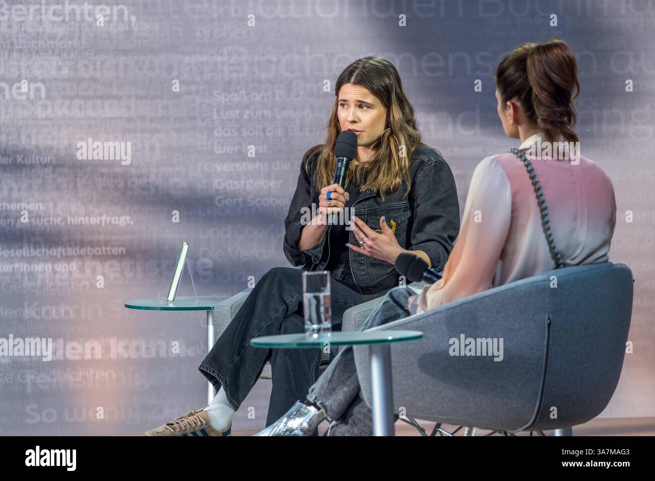 Leipziger Buchmesse 2025 Tag 1 - Klimaaktivistin Luisa Neubauer Fridays for Future Leipziger ...