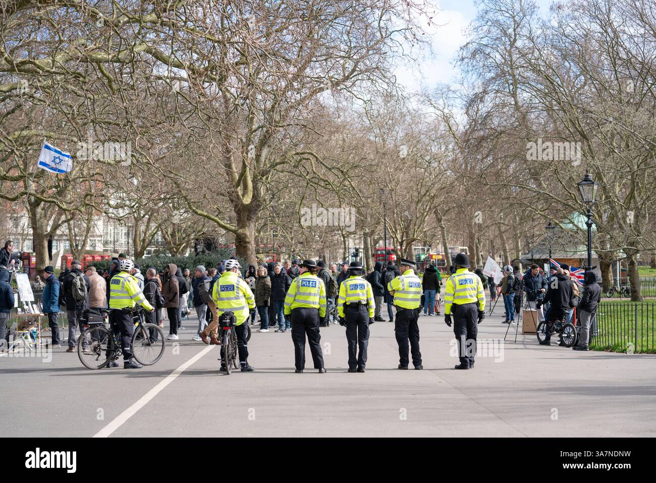Hyde park corner police hi-res stock photography and images - Alamy