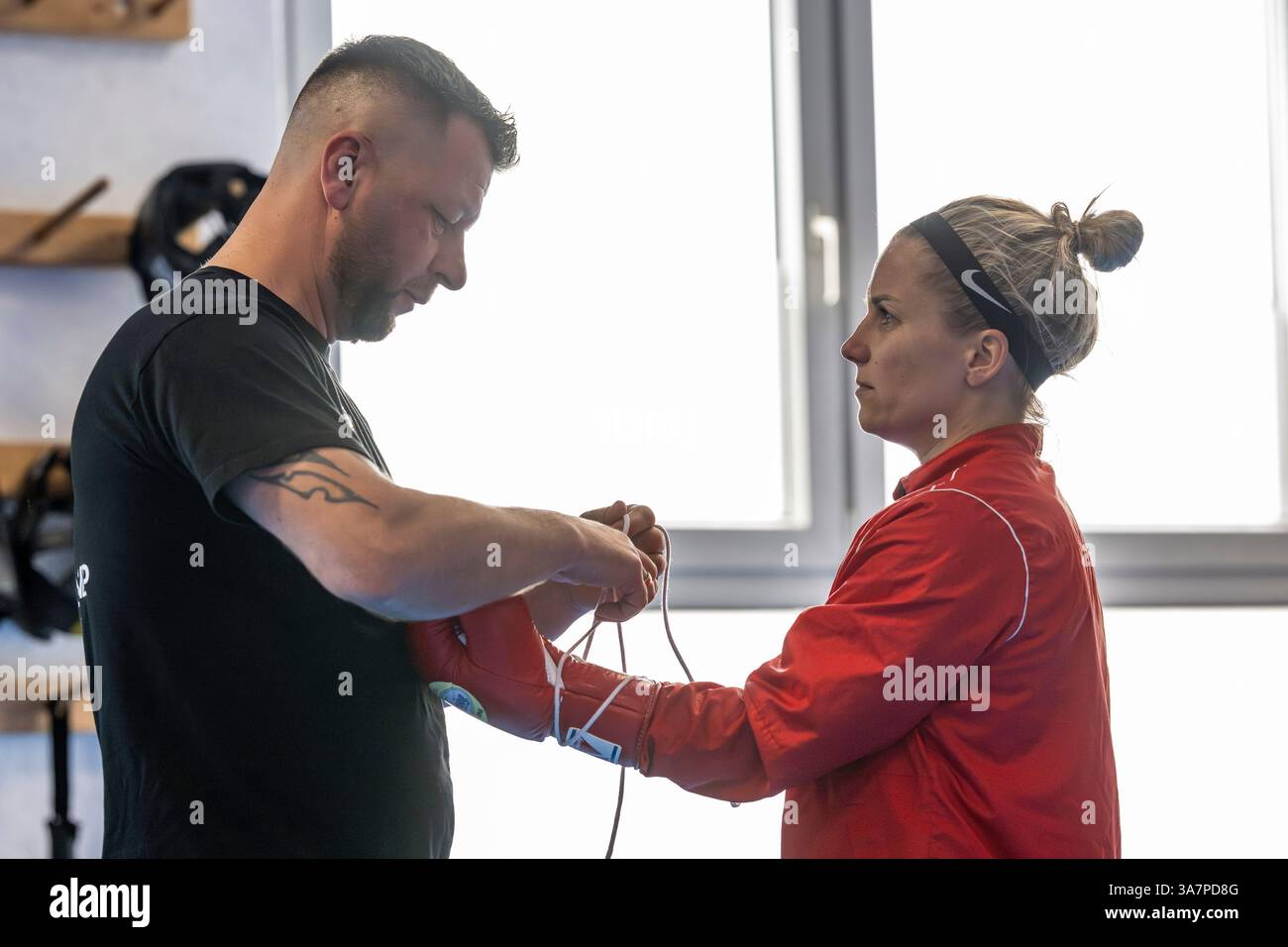 PRODUCTION - 27 March 2025, Bavaria, Augsburg: Tina Rupprecht prepares ...