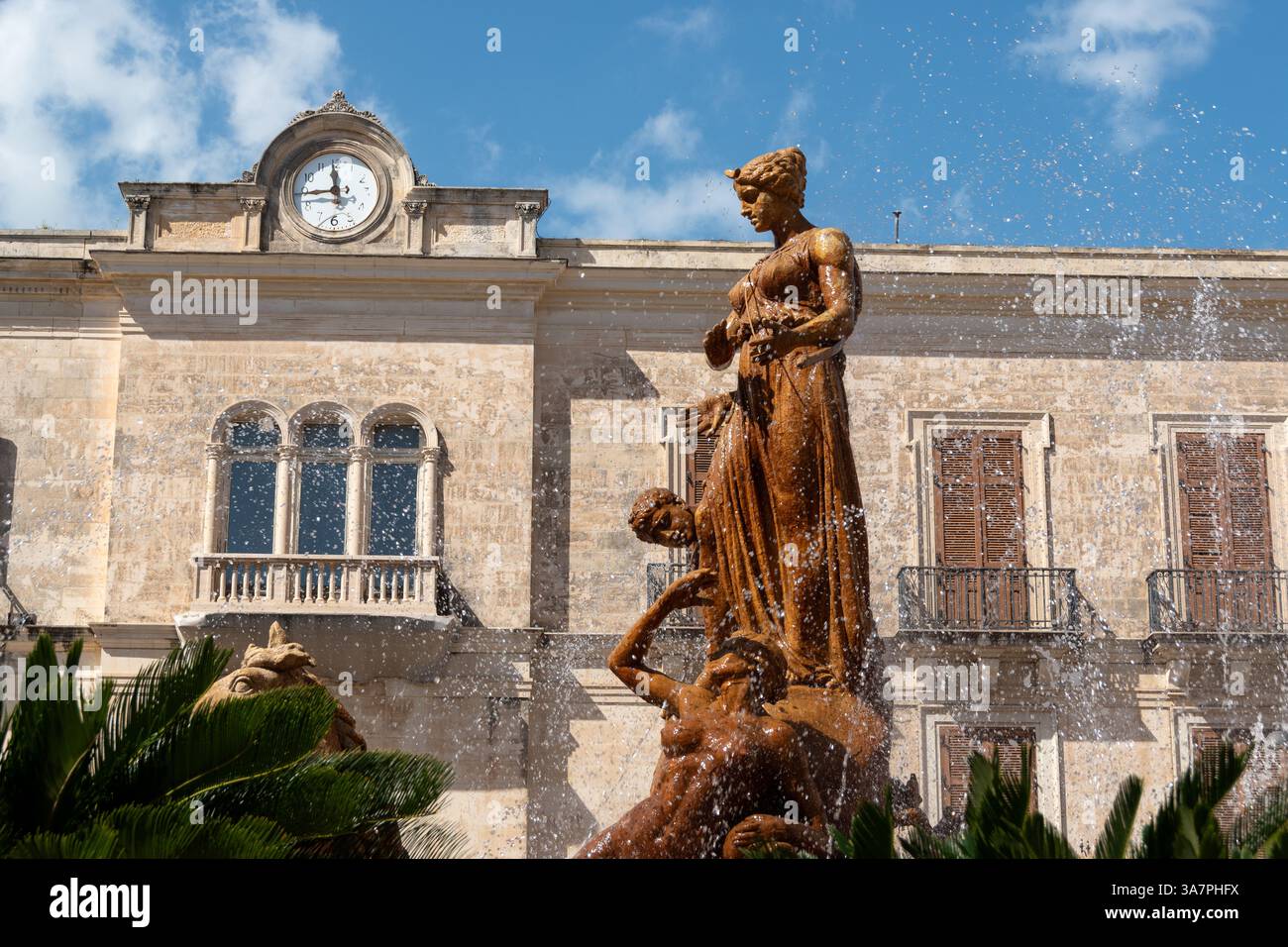 Fuente de diana de ortigia hi-res stock photography and images - Alamy