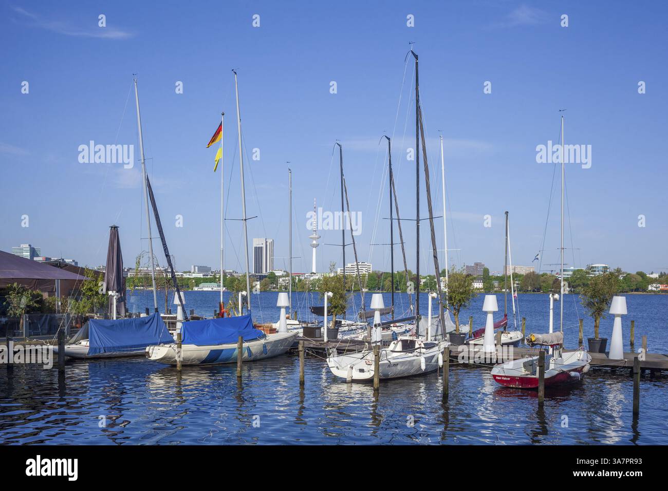 Outer Alster with Radisson Blu Hotel, boat harbour with sailing boats ...