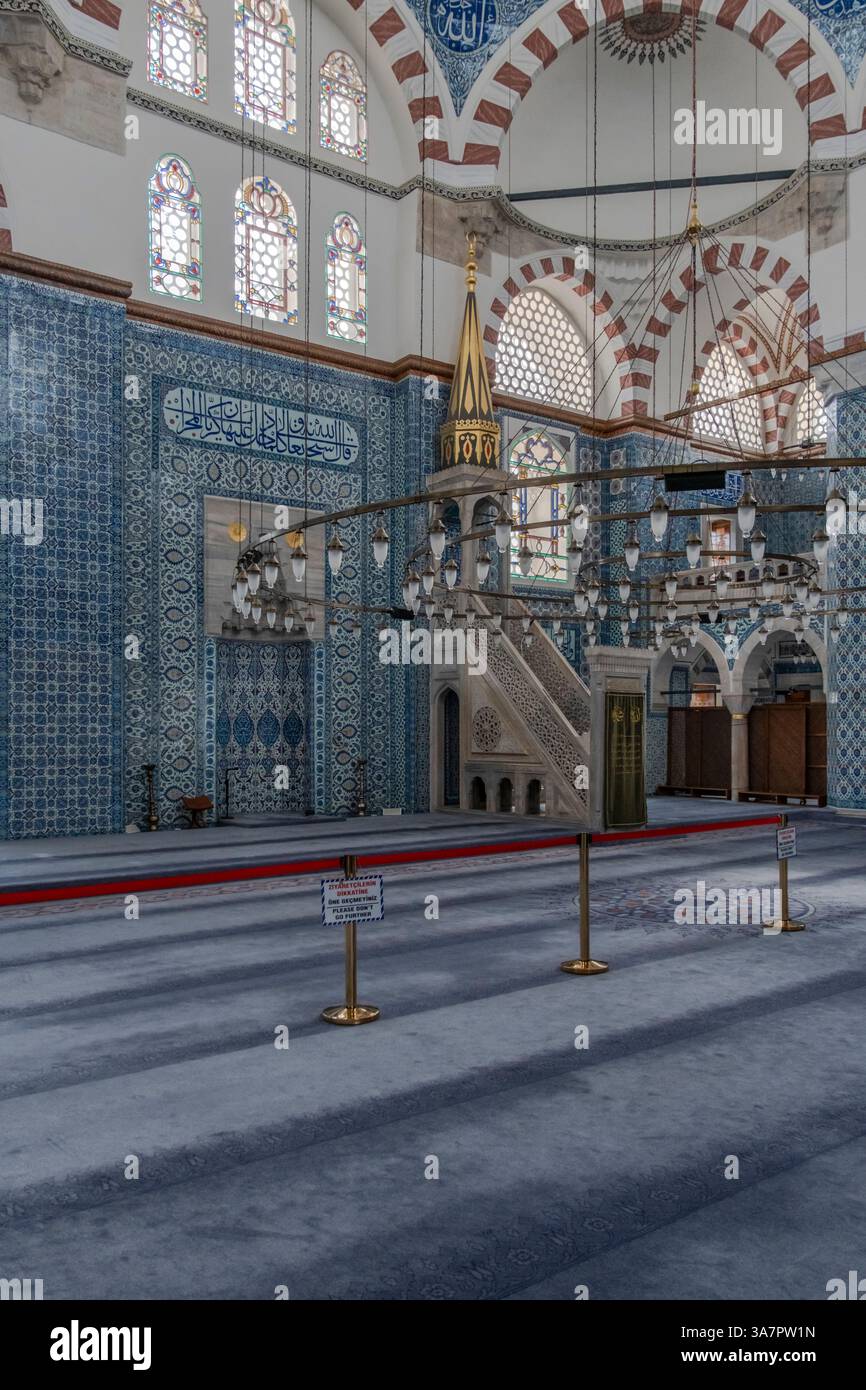 Rustem pasha mosque tulip tile hi-res stock photography and images - Alamy