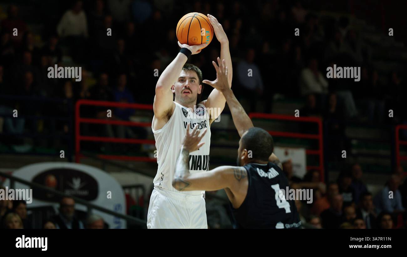 Tortona, Italien. 26th Mar, 2025. Im Bild: v.li. Zachary Seljaas ...