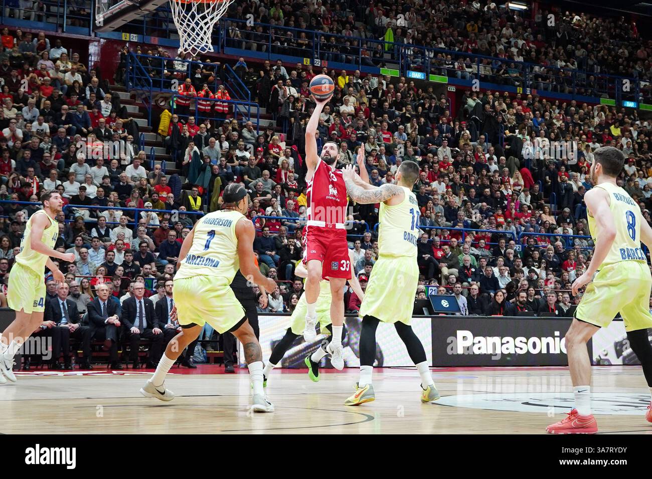 Milan, Italy. 27th Mar, 2025. Nikola Mirotic (EA7 Emporio Armani ...