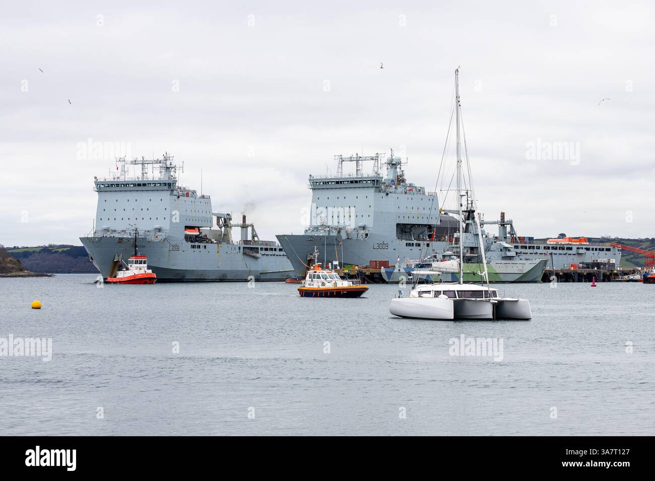 Royal Fleet Auxiliary Bay class ship RFA Mounts Bay (L3008) arrives ...