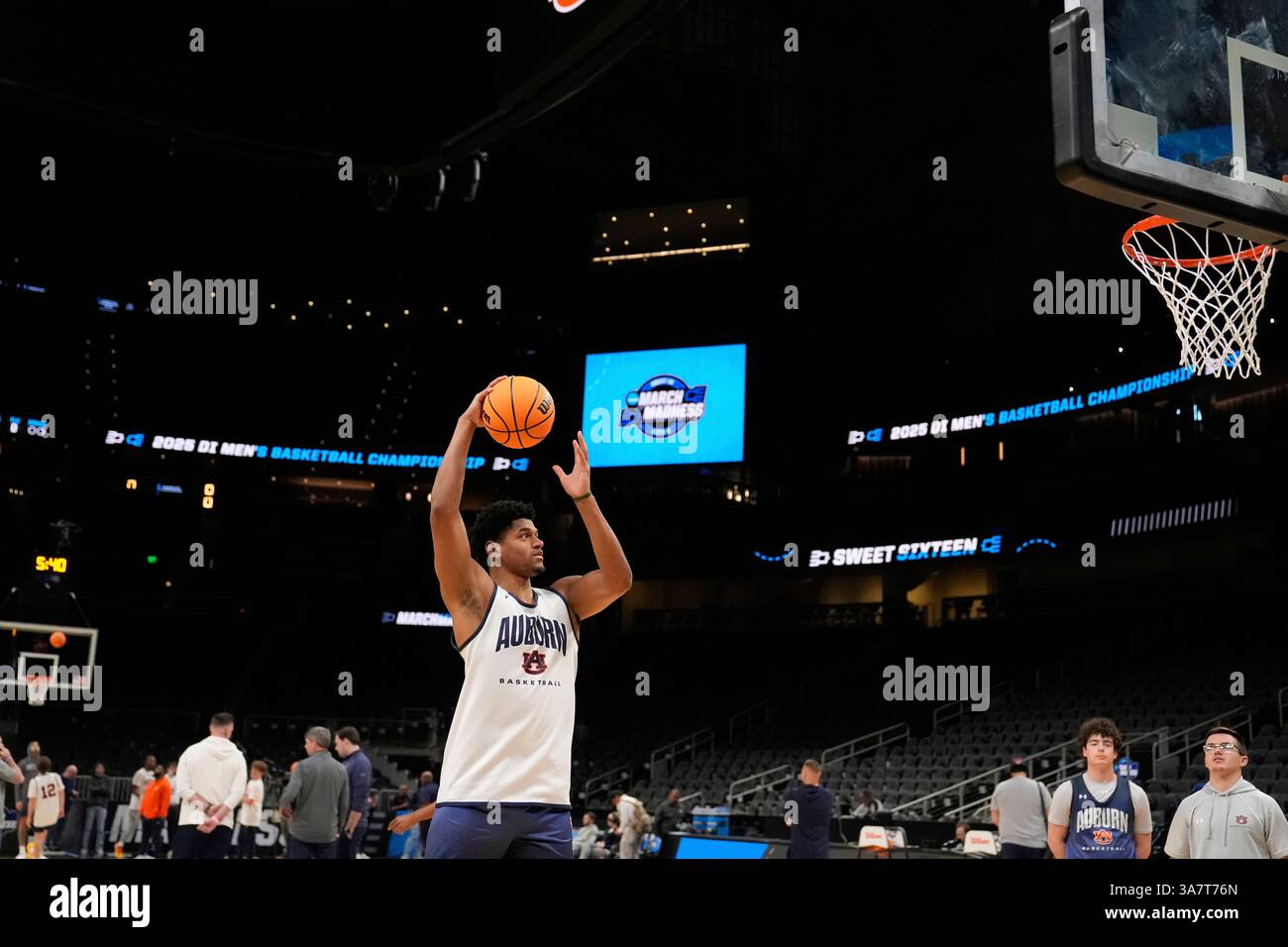 Auburn center Dylan Cardwell (44) runs drills during practice, Thursday ...