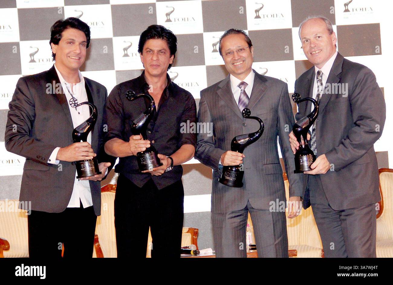 MUMBAI, INDIA - JANUARY 29: Shah Rukh Khan and Shiamak Dawar during ...
