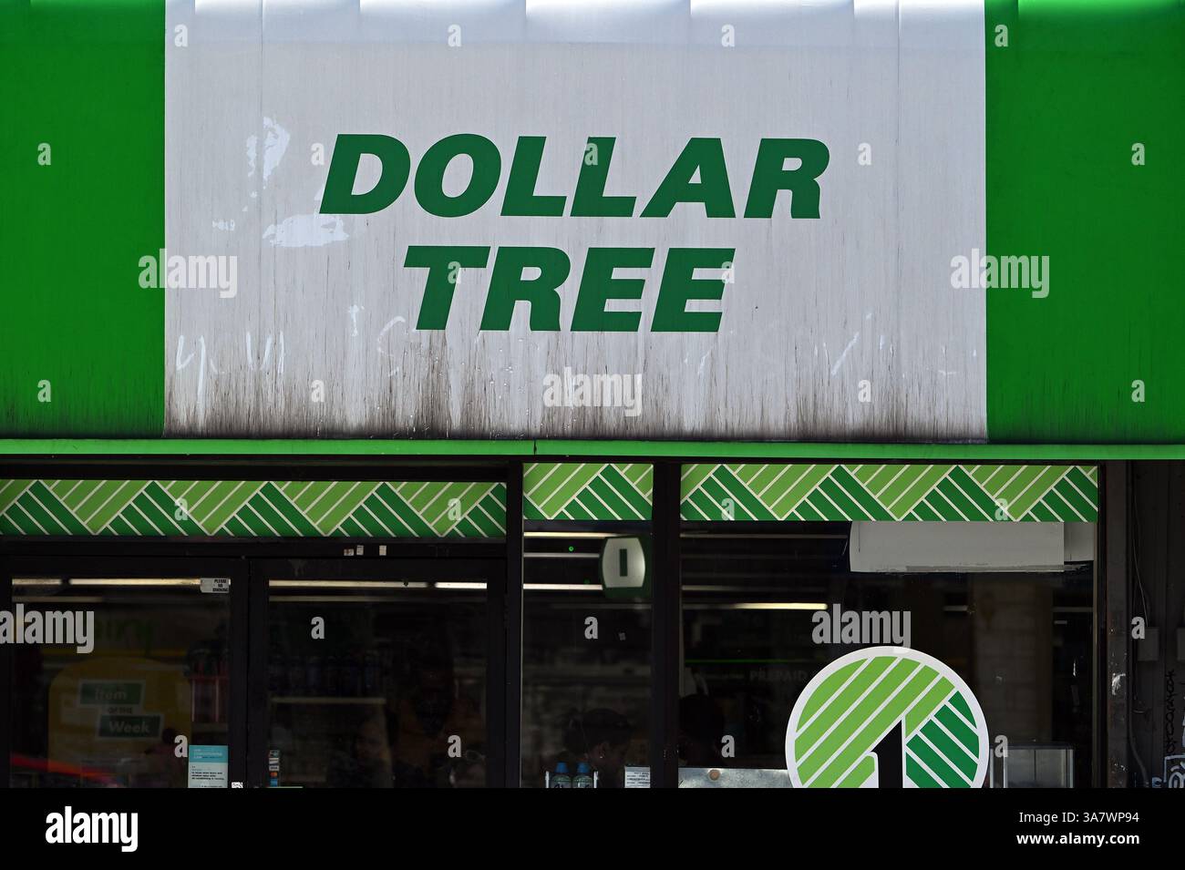 New York, USA. 27th Mar, 2025. Exterior view of a Dollar Tree retail ...
