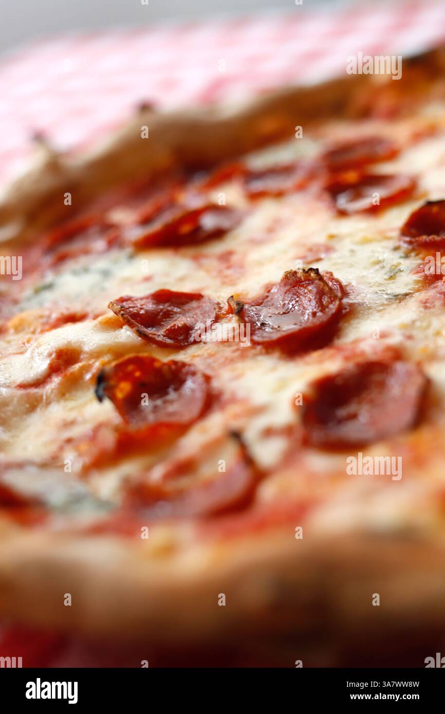 pepperoni pizza topping Stock Photo - Alamy