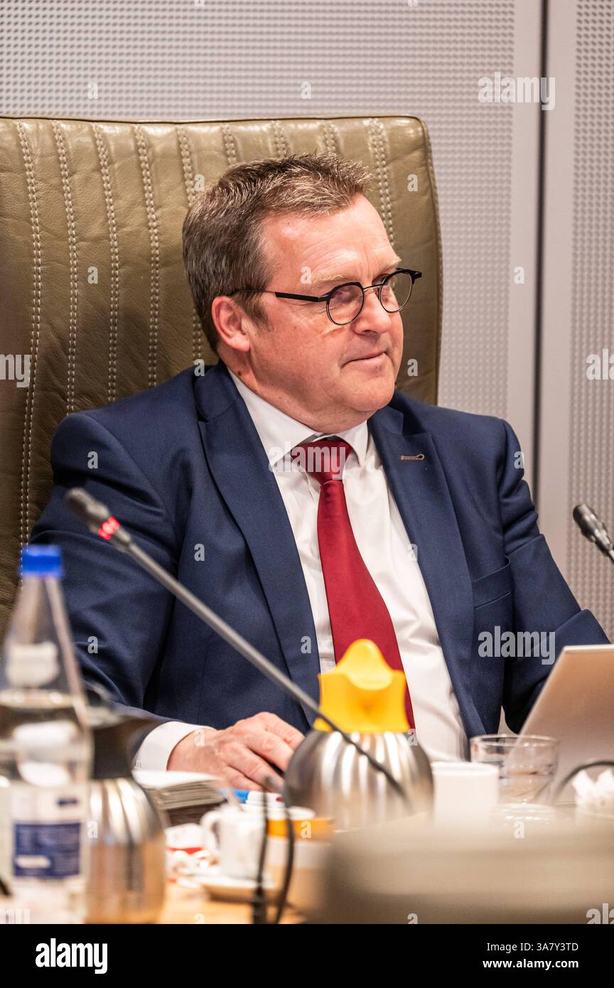Paul Van Miert NVA at the Flemish Parliament, commission for mobility ...