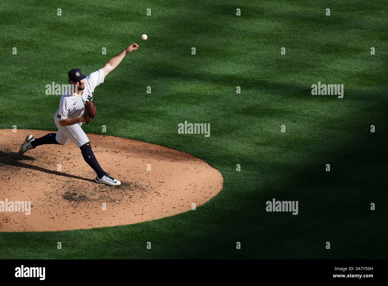 New York Yankees pitcher Carlos Rodón throws during the fifth inning of ...