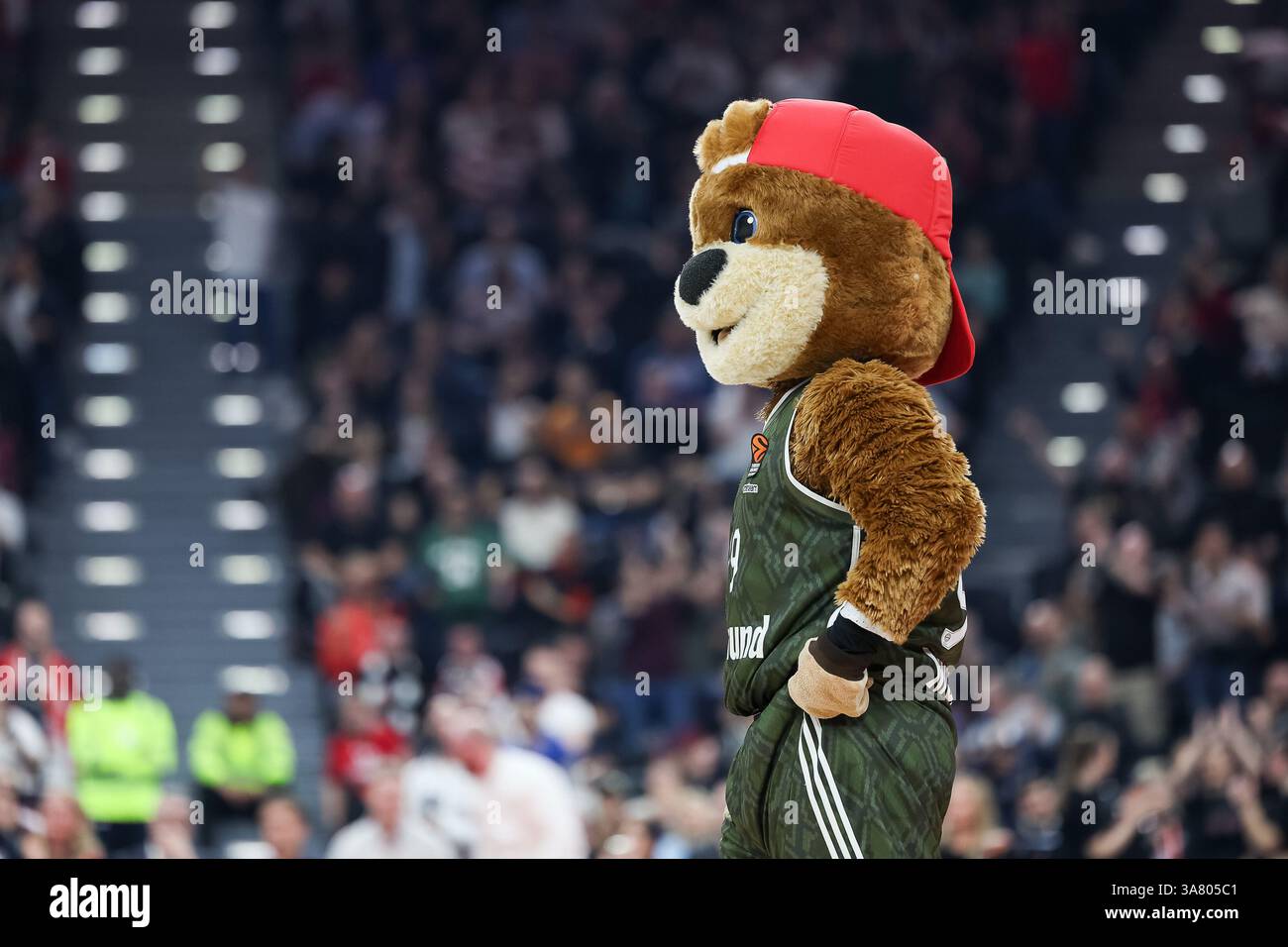 Muenchen, Deutschland. 27th Mar, 2025. FC Bayern Basketball Maskottchen ...
