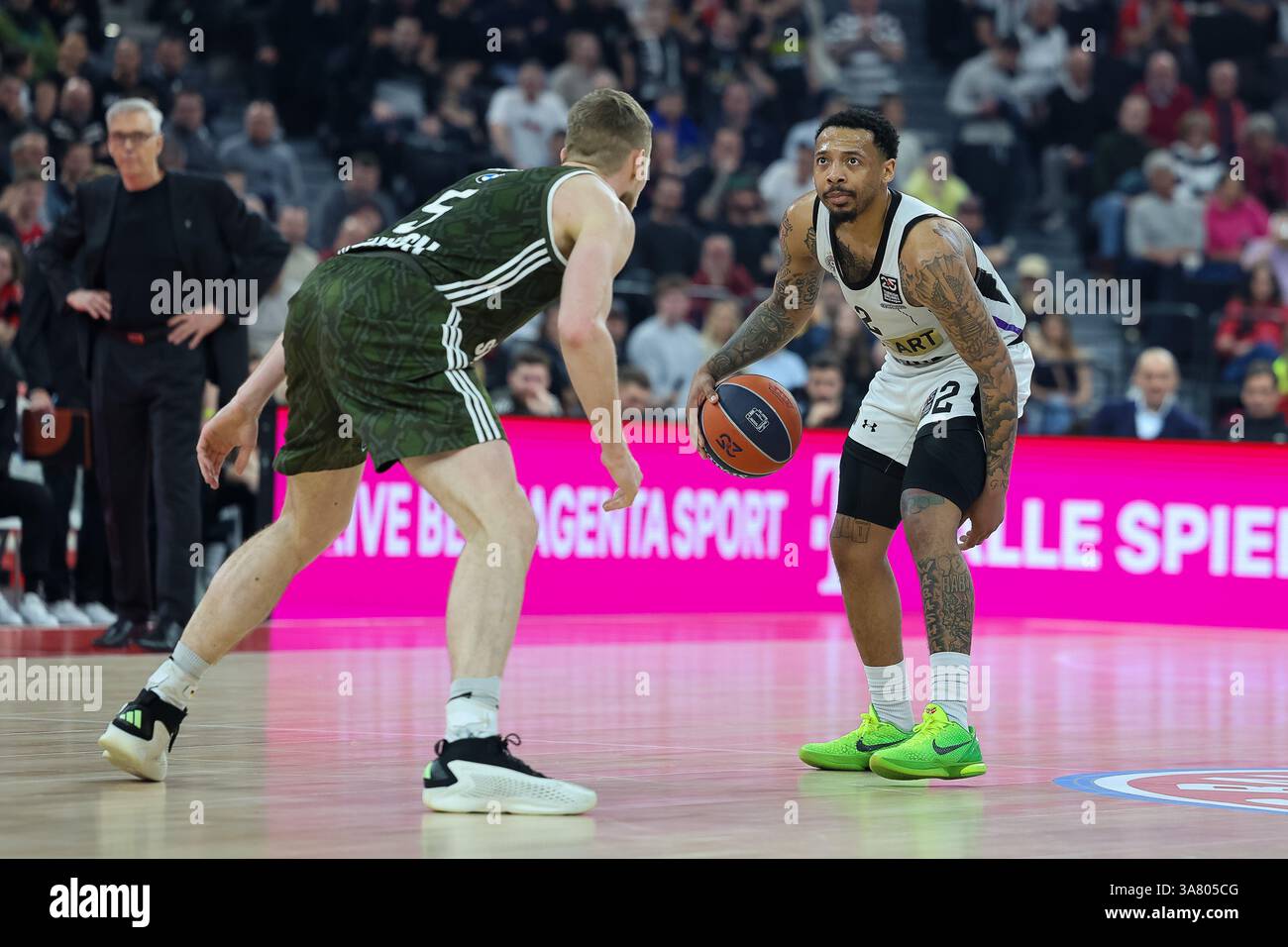 Muenchen, Deutschland. 27th Mar, 2025. Sterling Brown (Partizan Belgrad, #12) mit Ball mit Niels ...