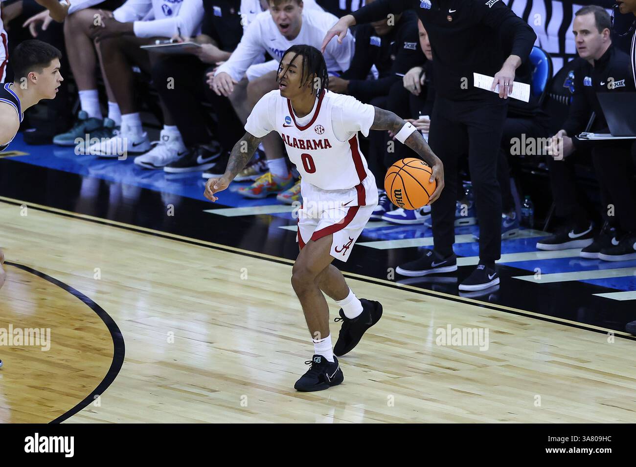 NEWARK, NJ - MARCH 27: Labaron Philon #0 of the Alabama Crimson Tide ...