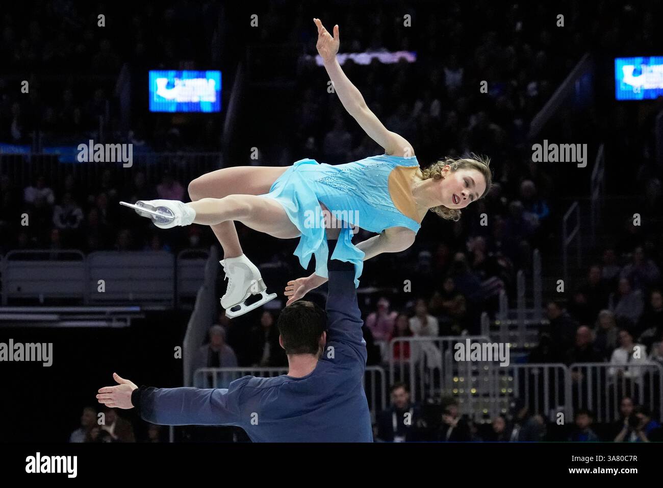 Alisa Efimova and Misha Mitrofanov, of the United States, perform ...