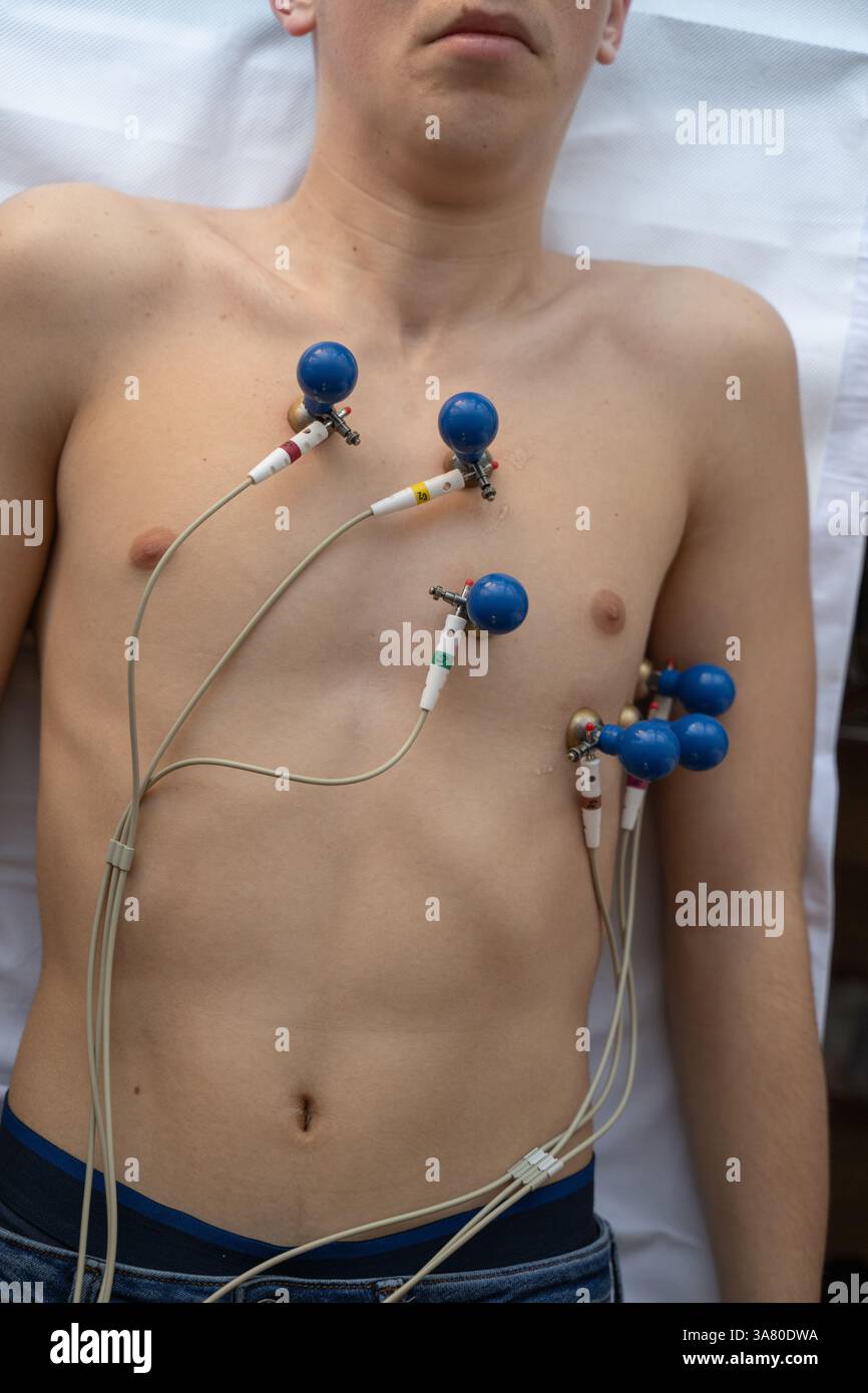 Female patient during ecg procedure hi-res stock photography and images ...