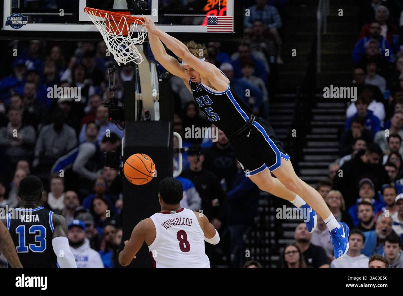 Brigham Young forward Richie Saunders (15) dunks the ball against ...