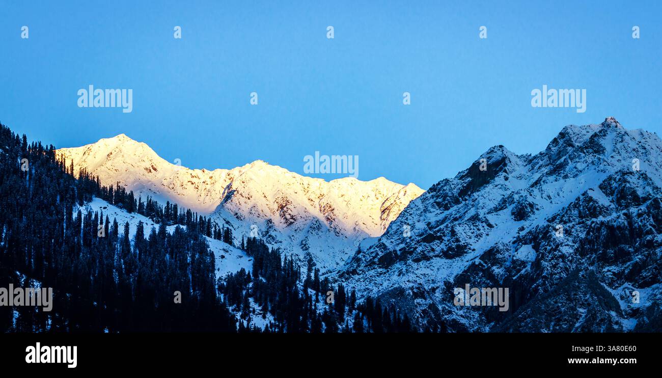 manali after snowfall on a sunny day in Himachal india Stock Photo - Alamy