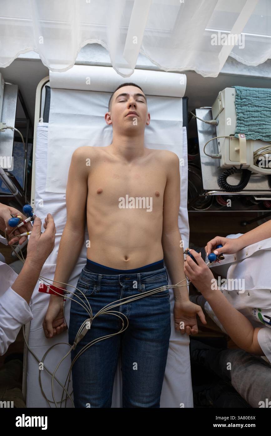 Female patient during ecg procedure hi-res stock photography and images ...