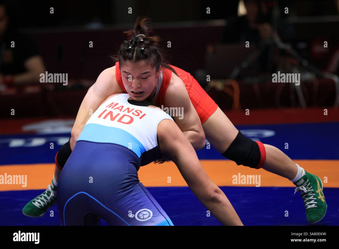 Amman, Jordan. 27th Mar, 2025. China's Li Zelu (Top) competes against ...