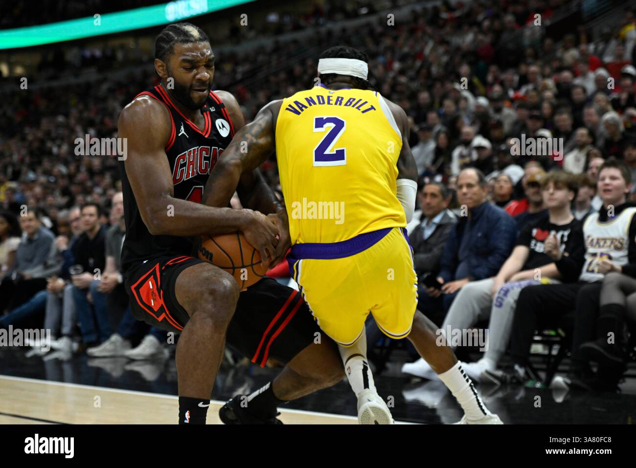 Chicago Bulls' Patrick Williams (44) battles Los Angeles Lakers' Jarred ...