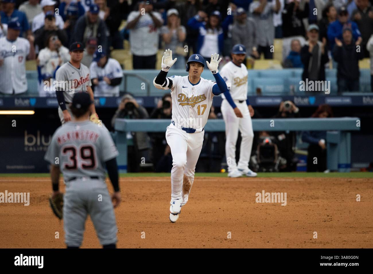 Los Angeles Dodgers' Shohei Ohtani (17) rounds the bases after hitting ...
