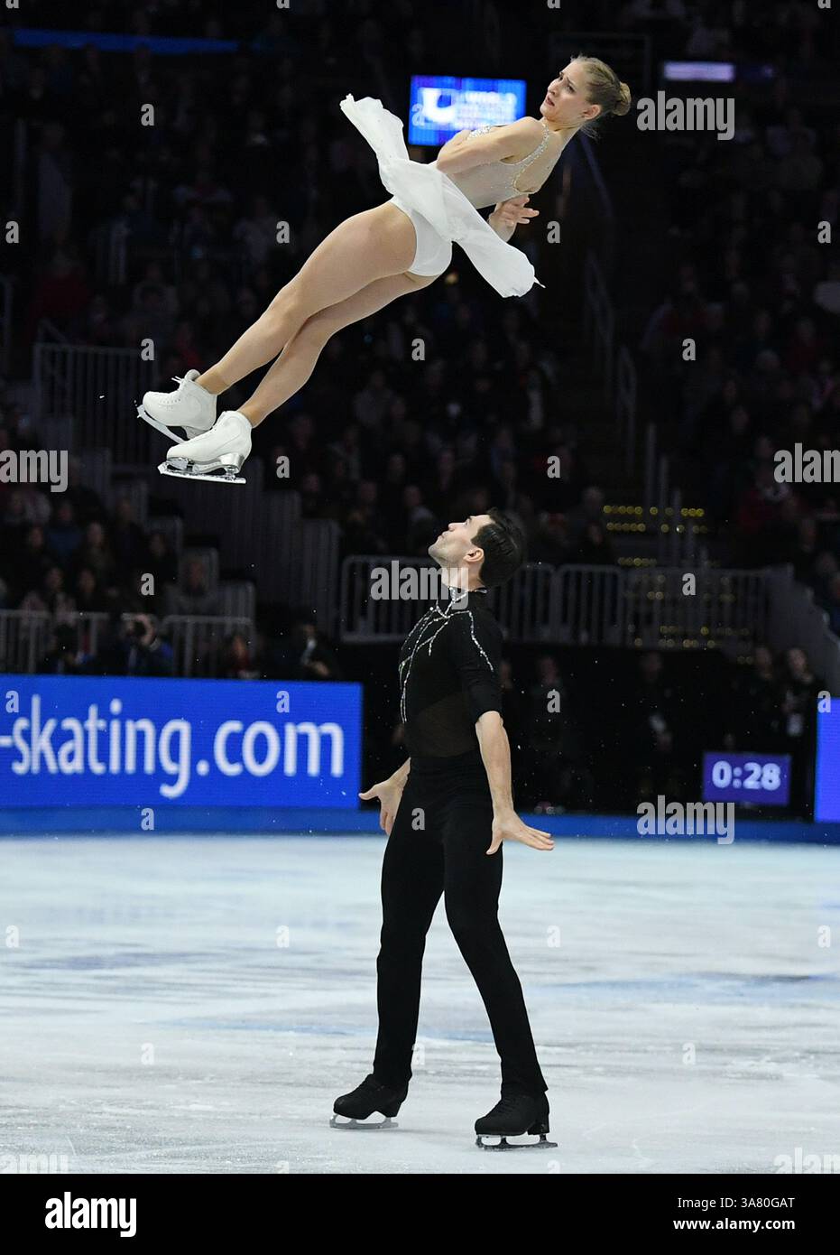 Minerva Fabienne Hase and Nikita Volodin of Germany perform in the ...