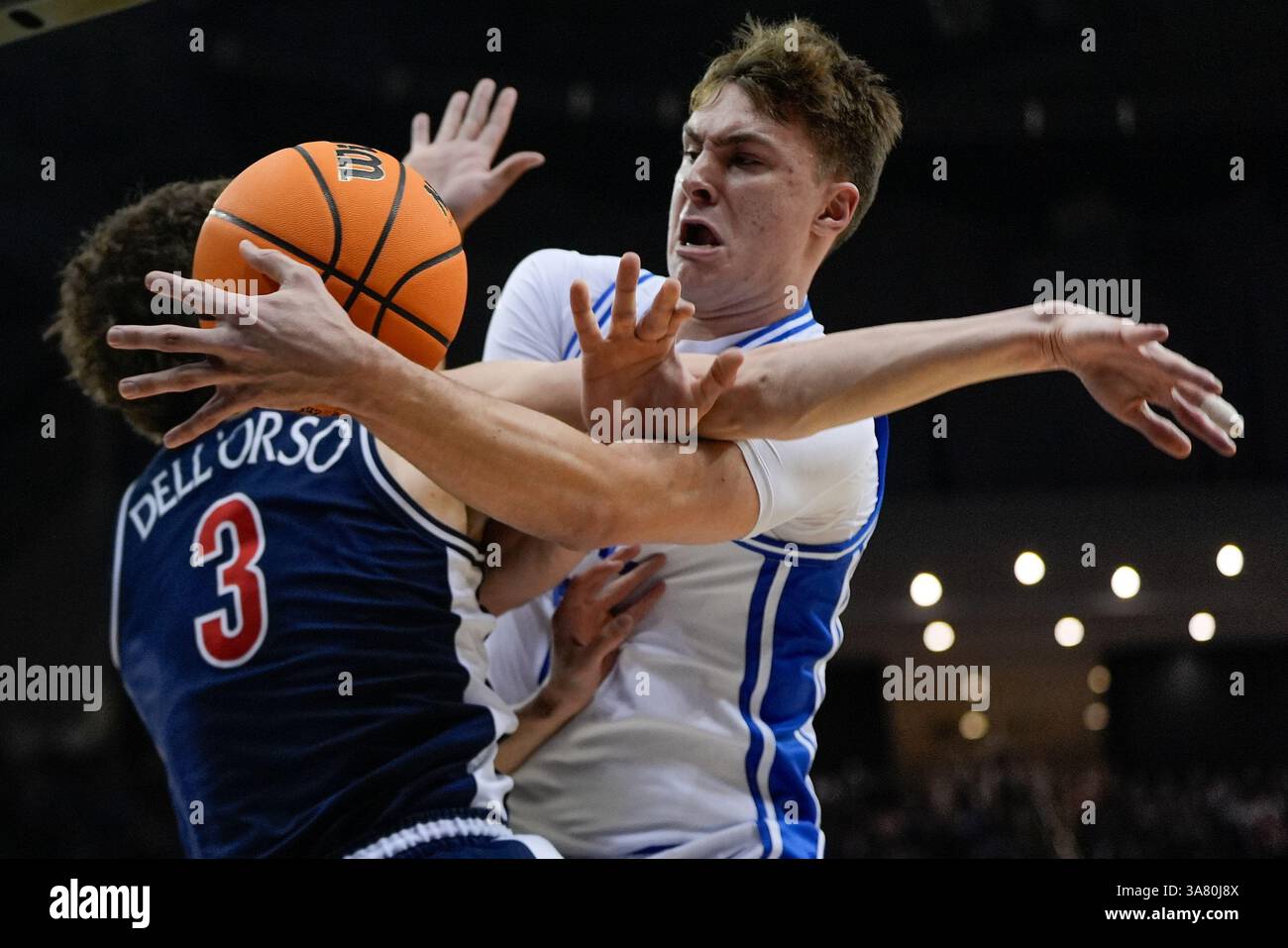 Duke forward Cooper Flagg (2) passes against Arizona guard Anthony Dell ...