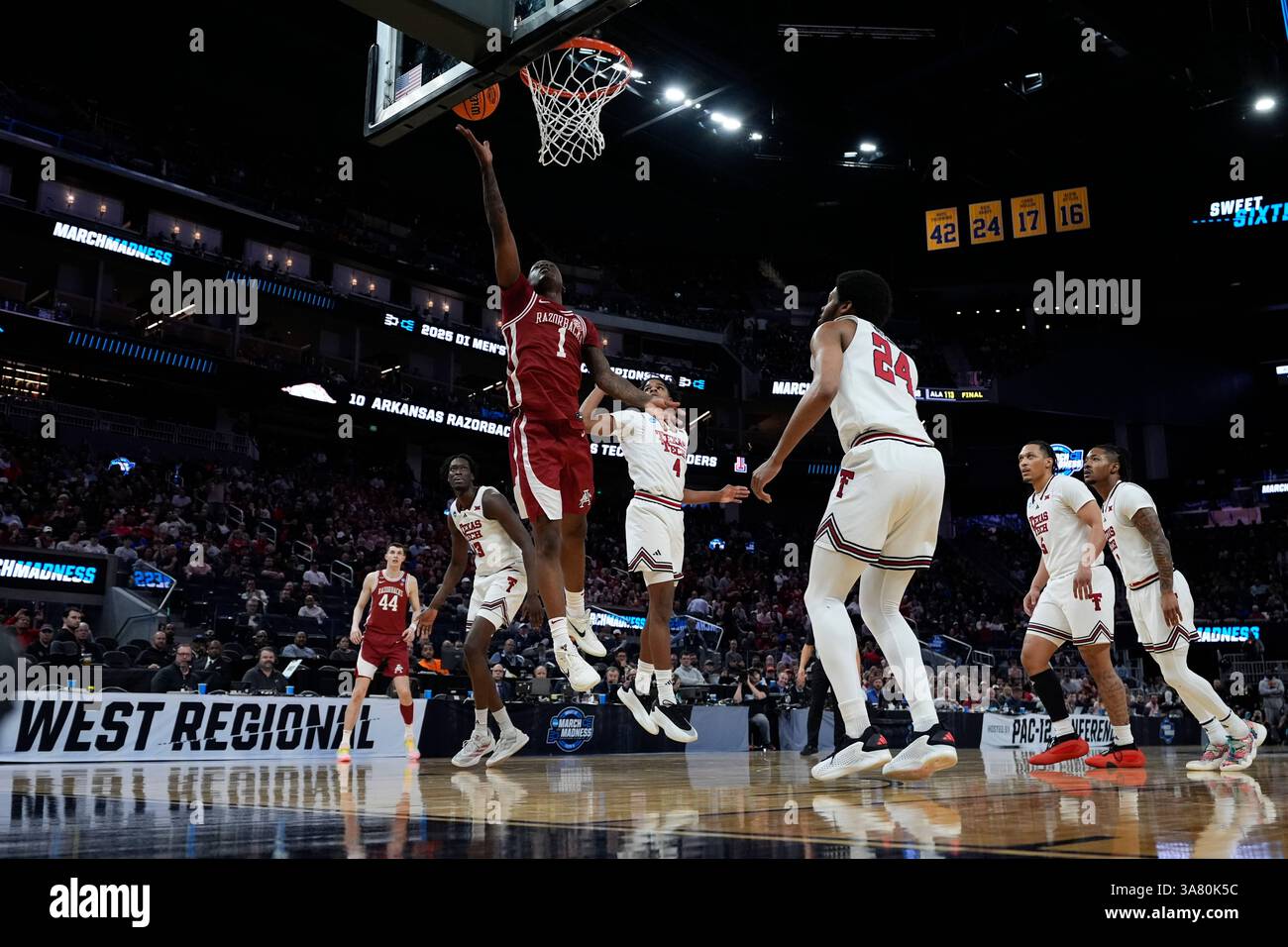 Arkansas guard Johnell Davis (1) shoots during the first half in the ...