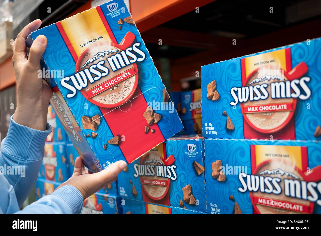 Hands grab Swiss Miss milk chocolate hot cocoa drink box Stock Photo ...