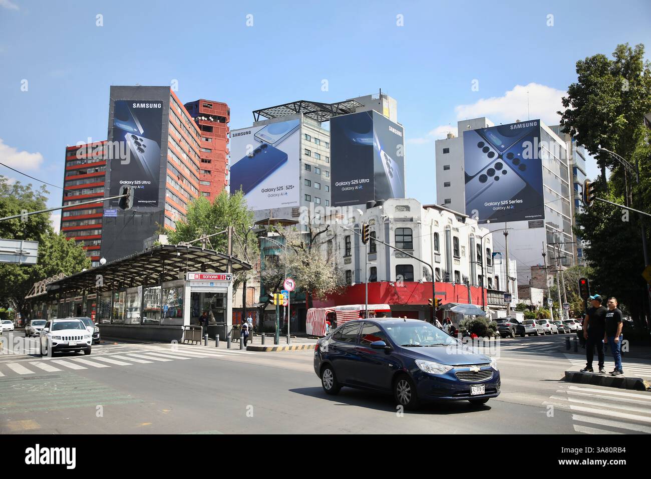 Some Samsung Galaxy S25 billboards have been installed on buildings in ...