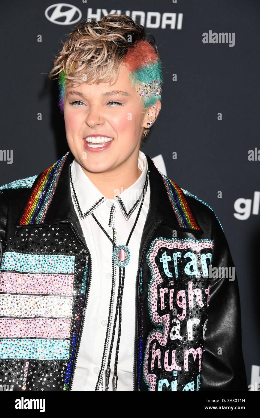 Beverly Hills, Ca. 27th Mar, 2025. Jojo Siwa at the 36th Annual GLAAD ...