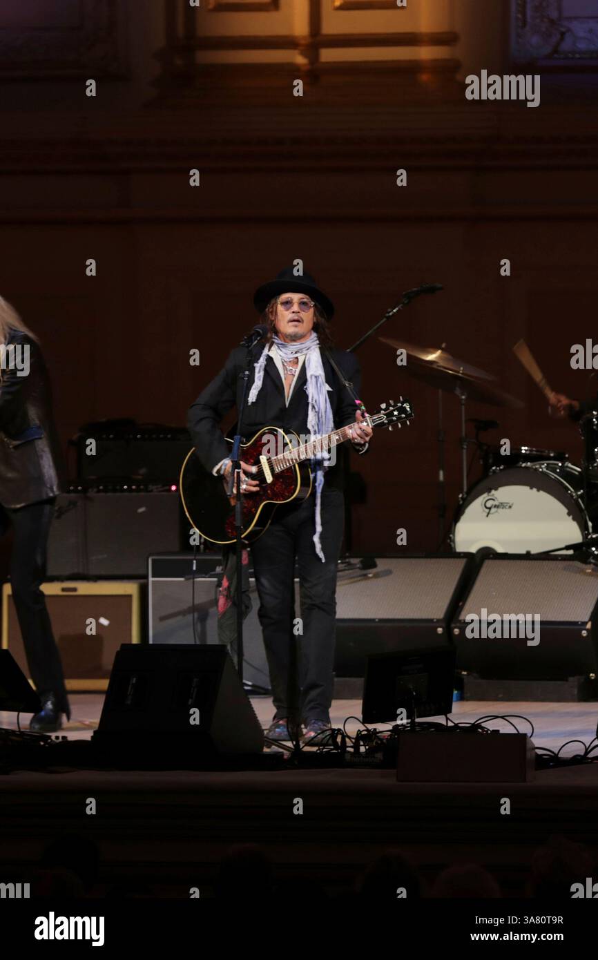 NEW YORK, NEW YORK - MARCH 26, 2025: Alison Mosshart and Johnny Depp ...