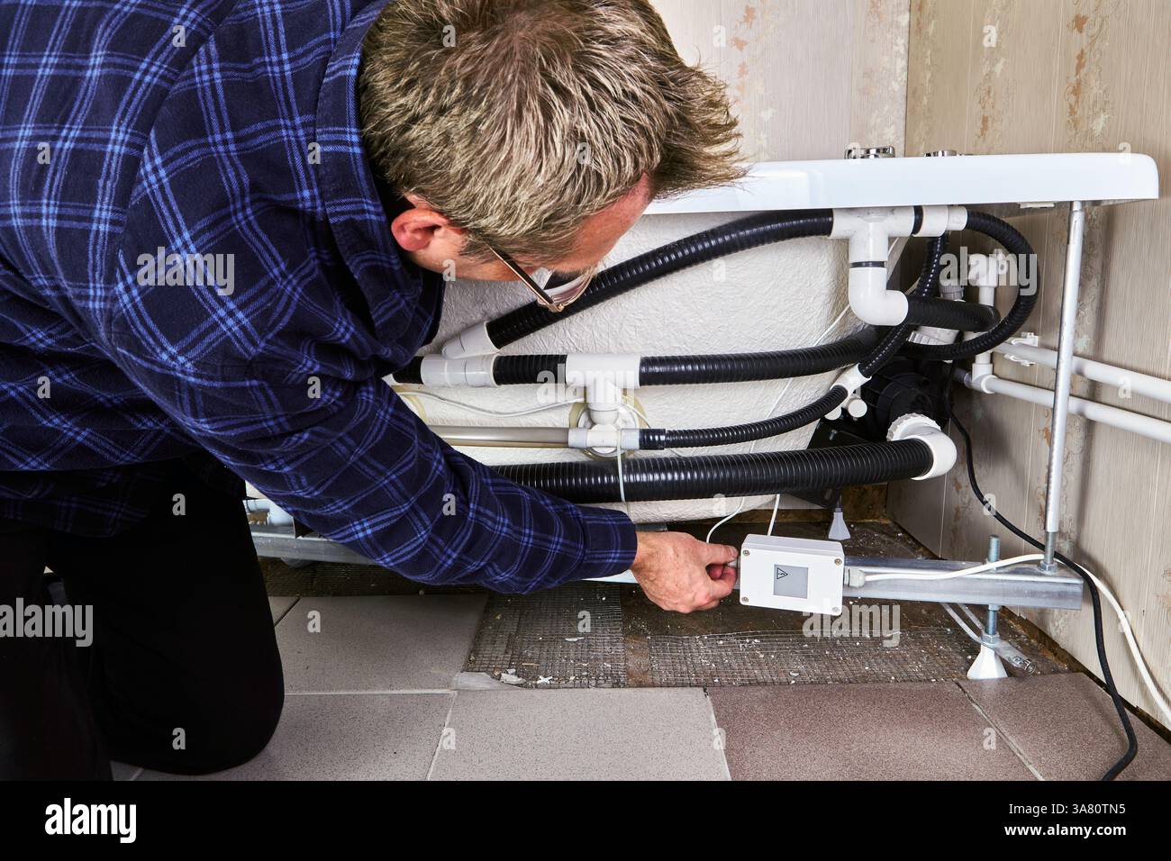DIY whirlpool tub installation in bathroom, install electrical box ...