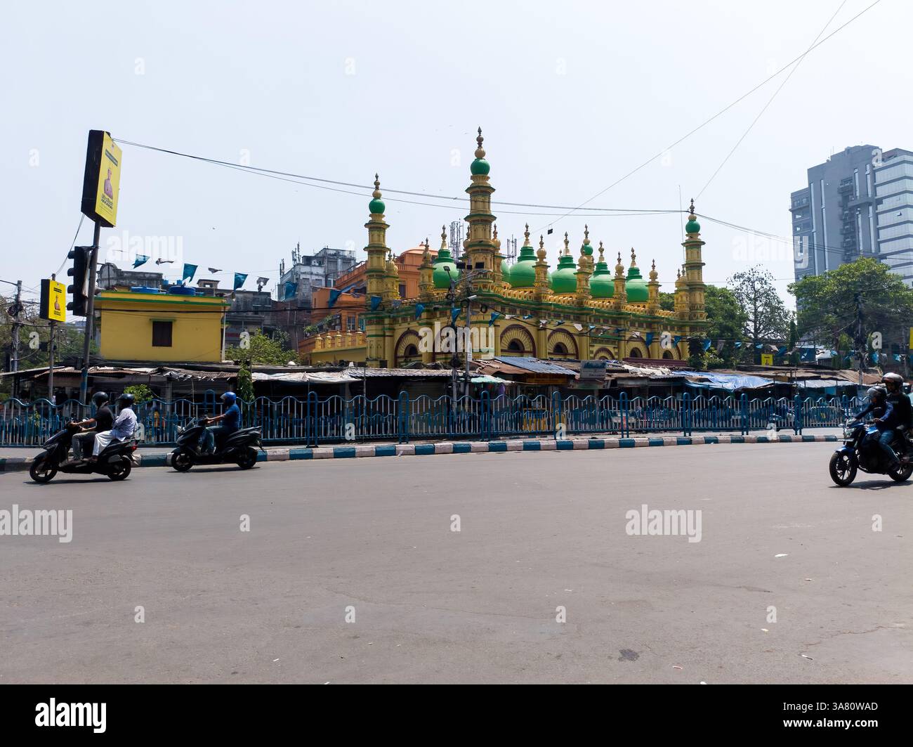 Esplanade,Kolkata, India. 27th March, 2025.The Tipu Sultan Shahi Mosque ...