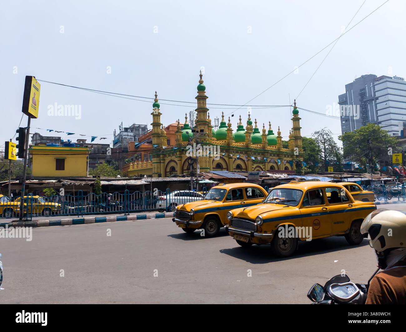 Esplanade,Kolkata, India. 27th March, 2025.The Tipu Sultan Shahi Mosque ...
