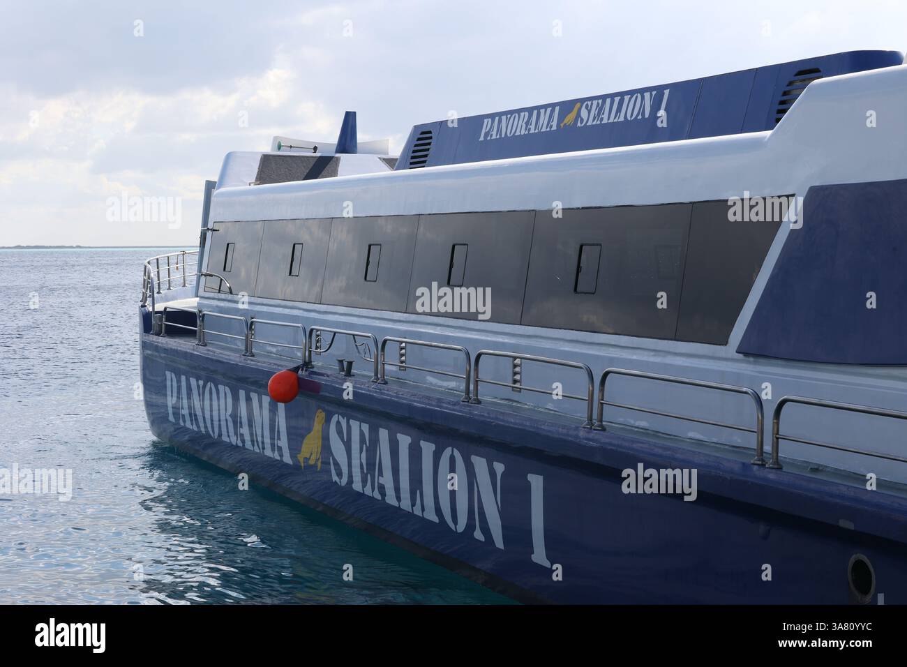 Hurghada egypt tourist submarine hi-res stock photography and images ...