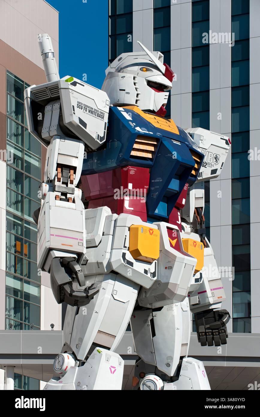 Life-sized Unicorn Gundam (Gandam) statue, Japanese military science ...