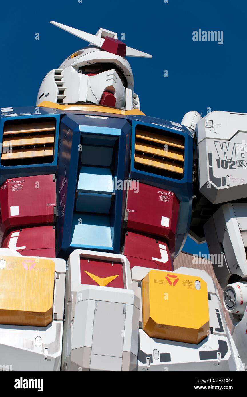 Life-sized Unicorn Gundam (Gandam) statue, Japanese military science ...