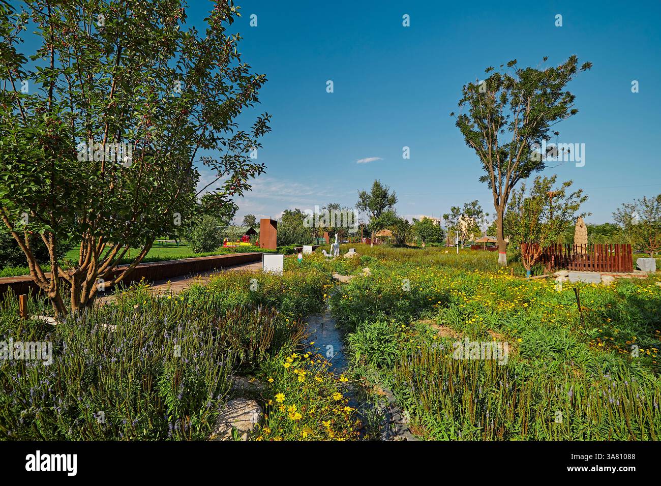 Family friendly park play hi-res stock photography and images - Alamy