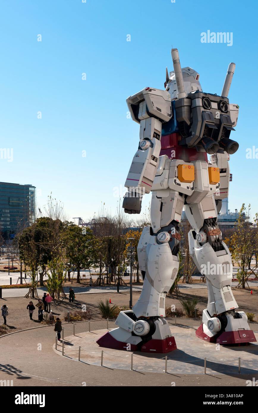 Life-sized Unicorn Gundam (Gandam) statue, Japanese military science ...