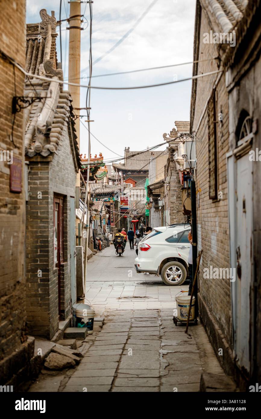 Traditional Chinese Alleyway with Historical Buildings Stock Photo - Alamy