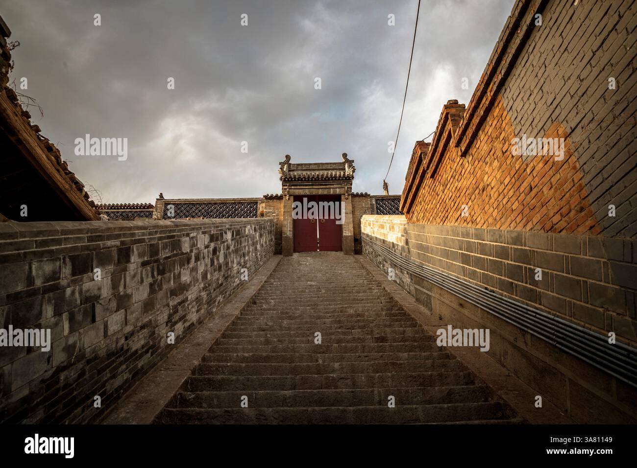 Temple gate dramatic lighting hi-res stock photography and images - Alamy