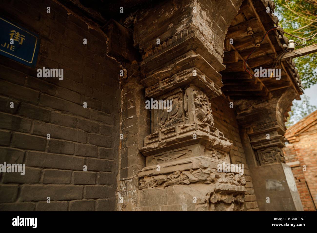 Brick column hi-res stock photography and images - Alamy