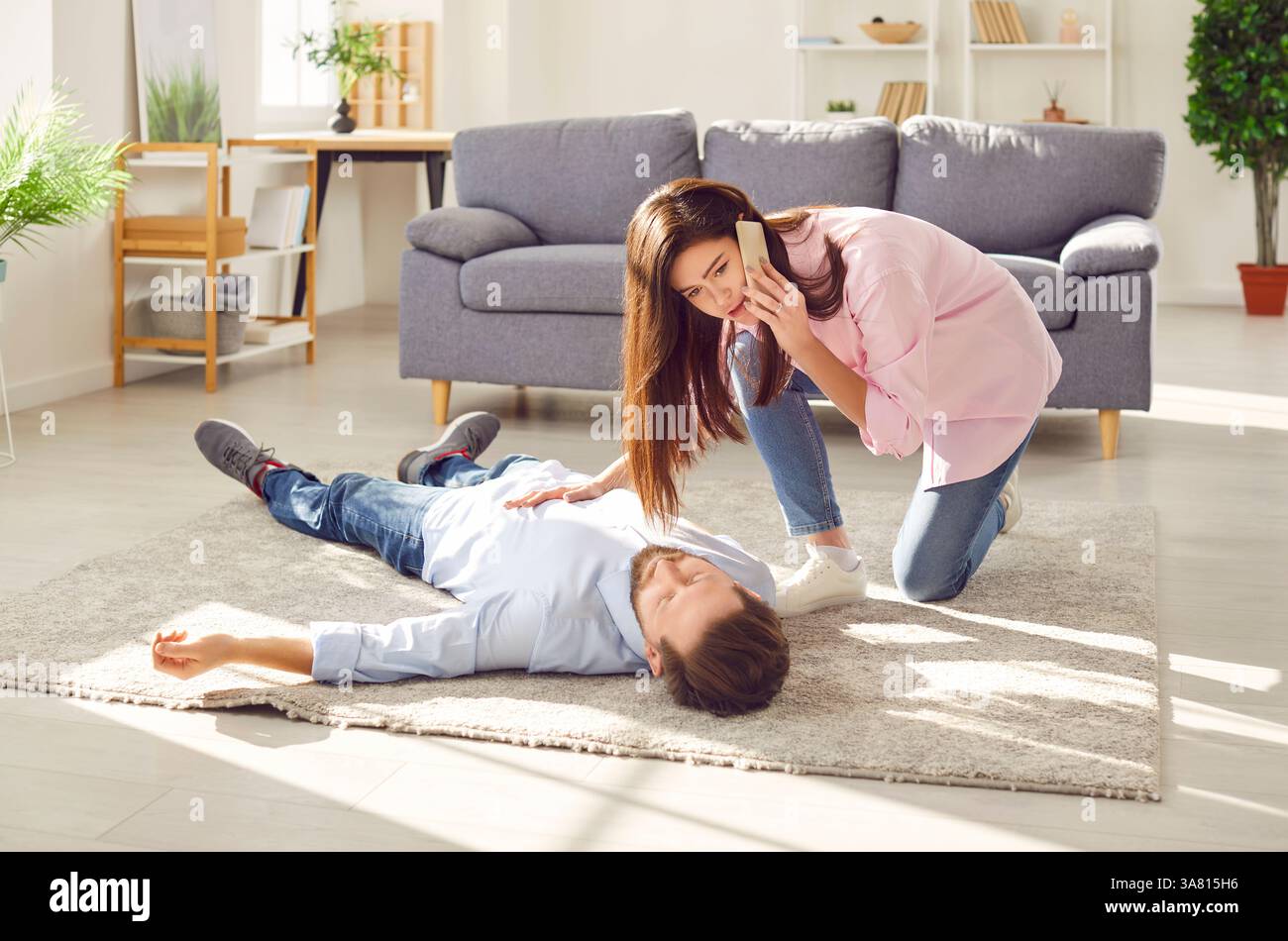 Woman calls 911 to help man who is having heart attack and lying ...