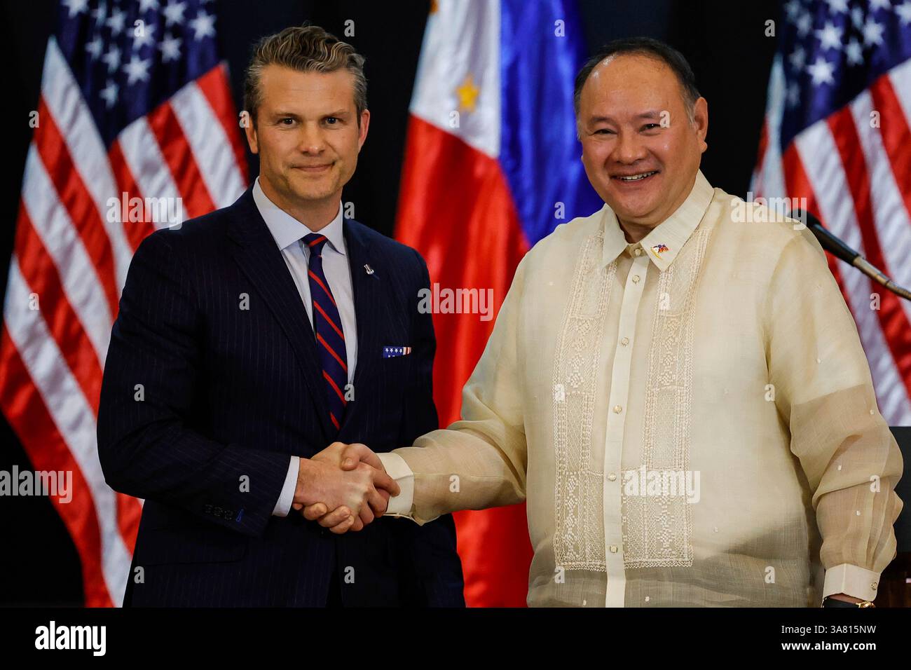 U.S. Defense Secretary Pete Hegseth and Philippine Secretary of Defense ...