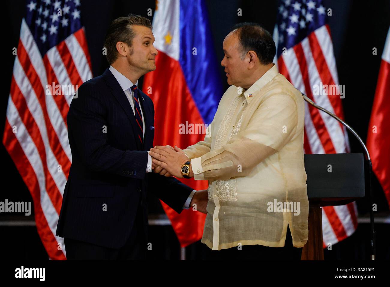 U.S. Defense Secretary Pete Hegseth and Philippine Secretary of Defense ...
