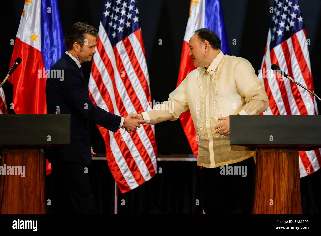 U.S. Defense Secretary Pete Hegseth and Philippine Secretary of Defense ...