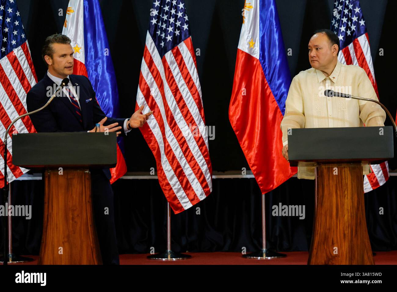 U.S. Defense Secretary Pete Hegseth and Philippine Secretary of Defense ...