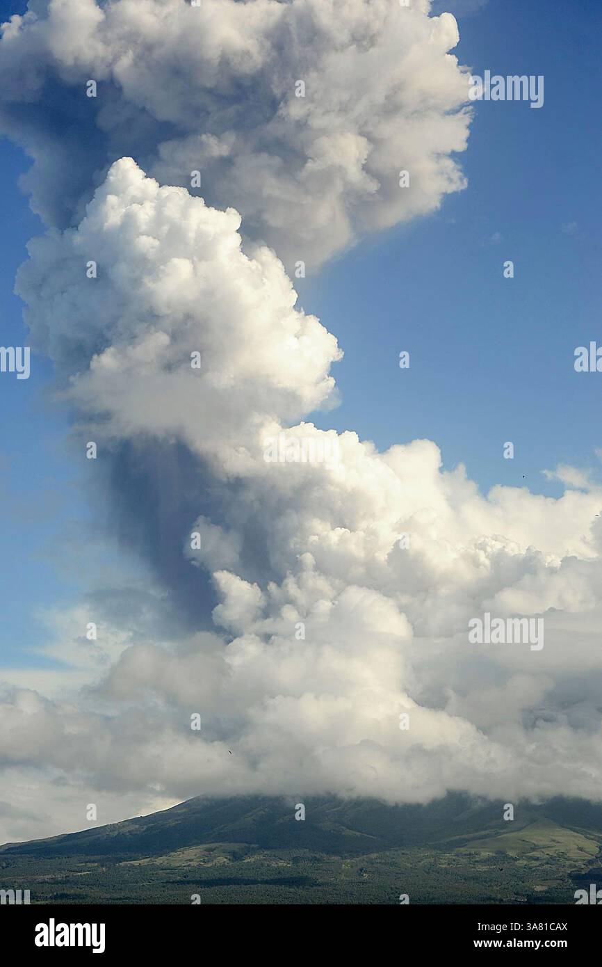 May 7, 2013 - Legazpi, Philippines - HANDOUT - In this photo courtesy ...